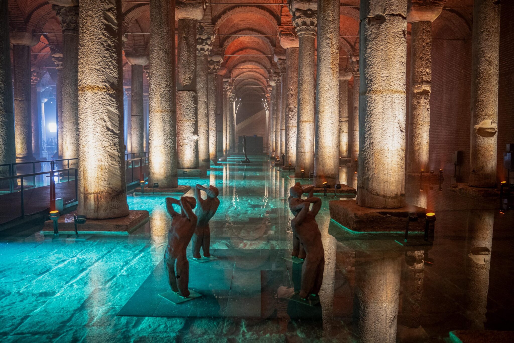 Basilica Cistern (Yerebatan Cistern Museum) History, Exhibits, Entrance ...